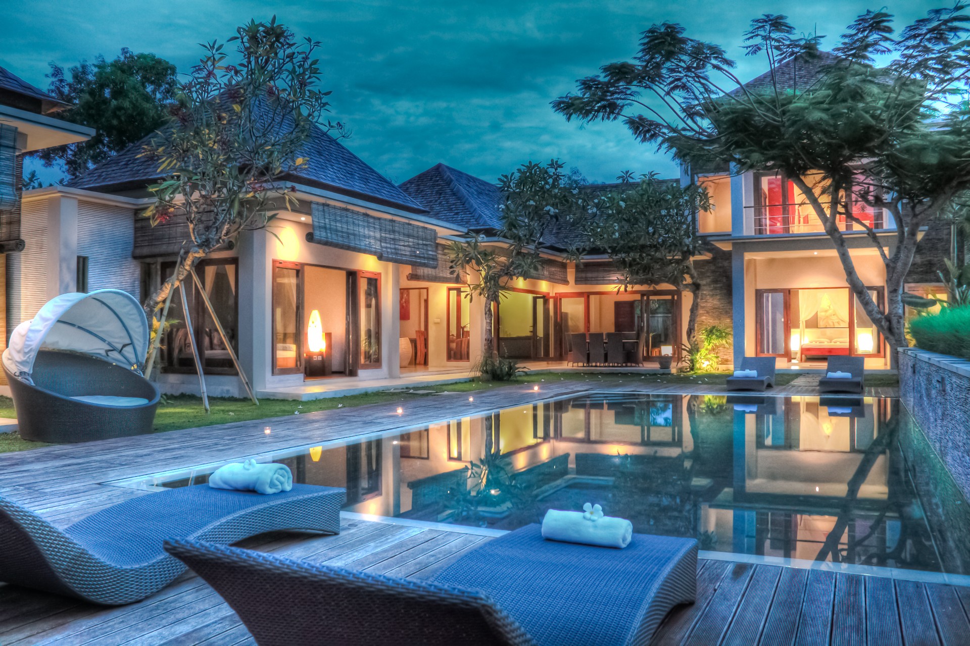 nice swimming pool - Buliding Industry Synergy Inc